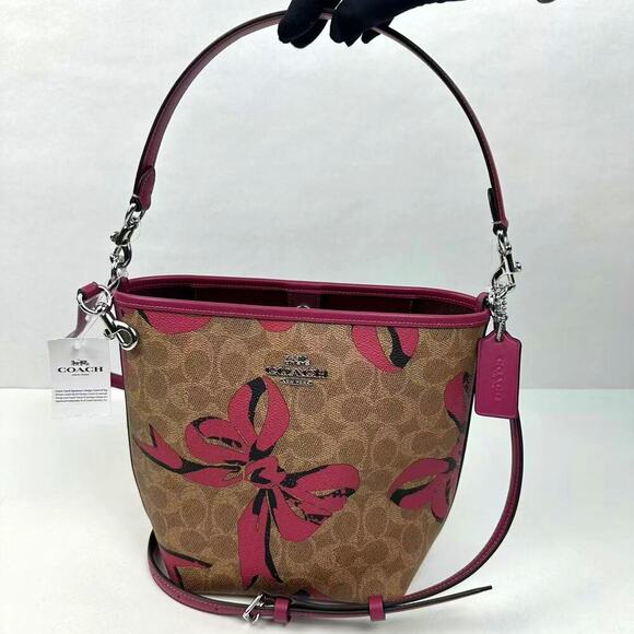 Coach | Bags | Coach City Bucket Bag Signature Canvas With Bow Print ...